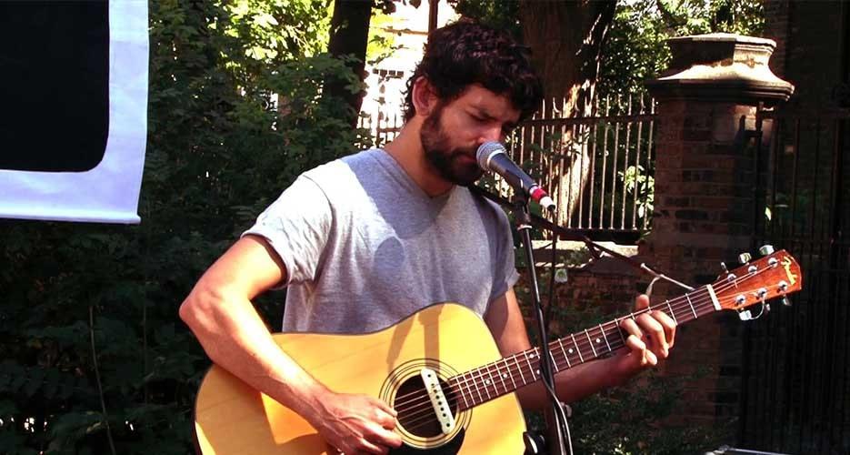 Chris Woolf | Amazing Acoustic Act | Booking Agent