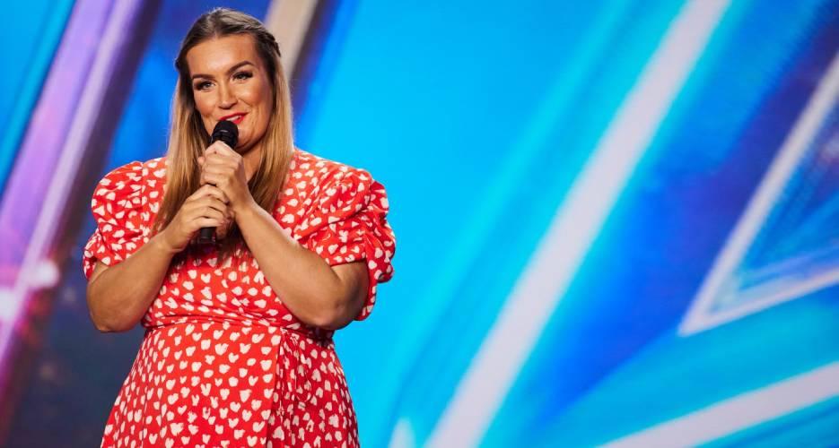 Hire Amy Lou | Booking Agent & Contact Details